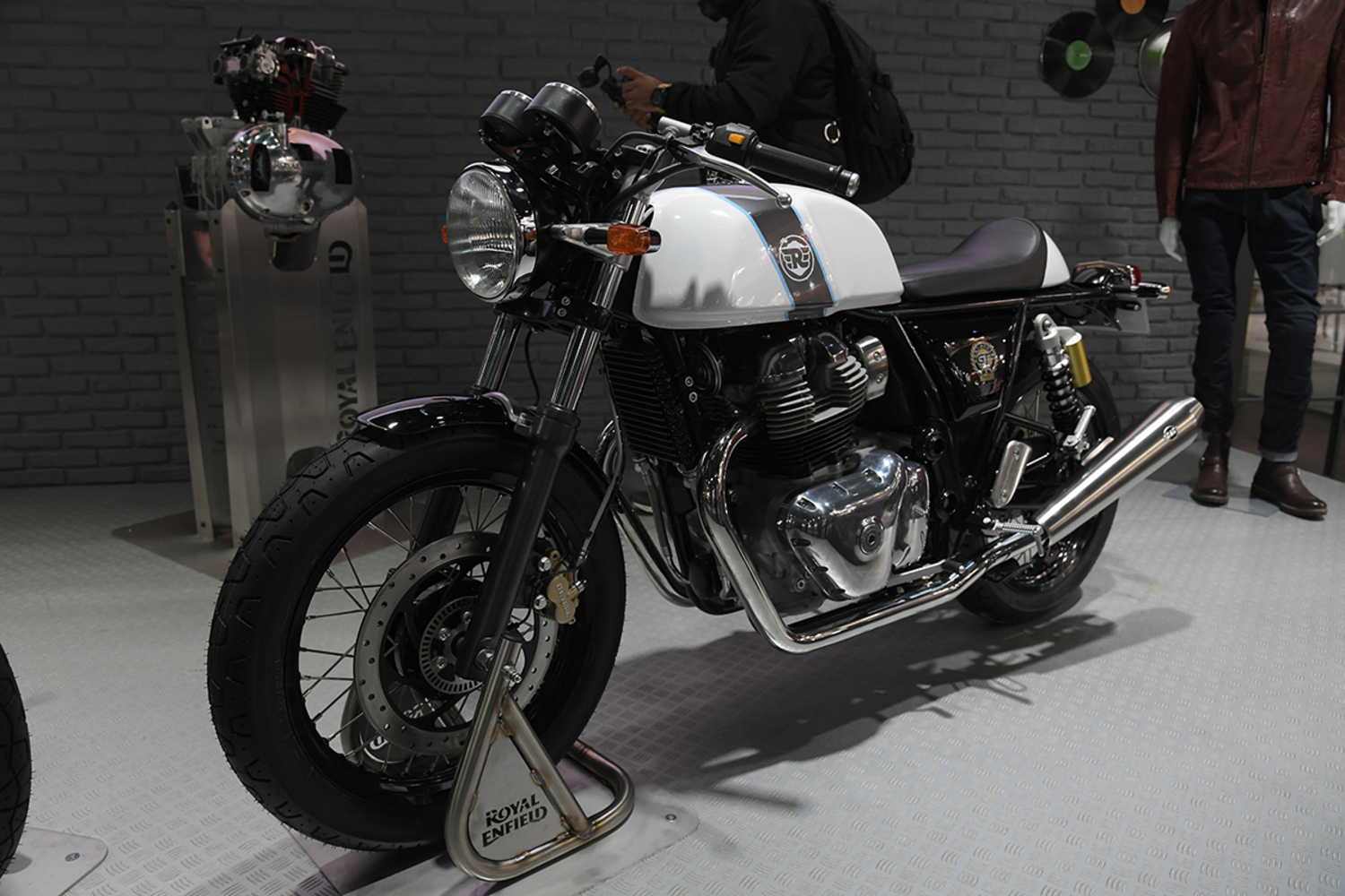 EICMA 2017. Royal Enfield Interceptor INT 650 - Continental GT 650 ... EICMA 2017. Royal Enfield Interceptor INT 650 - Continental GT 650 ...