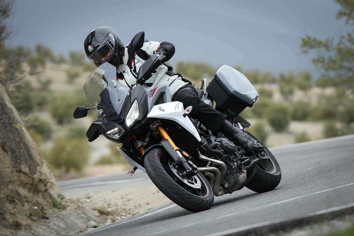 Prova Yamaha Tracer 900 e Tracer 900 GT. La prima della classe. Test e ...
