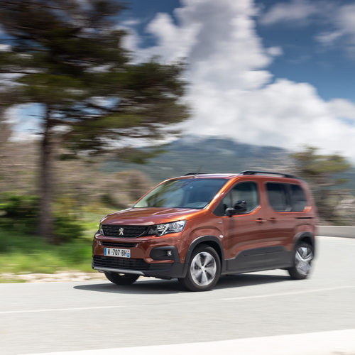 Peugeot Rifter 2018 | tanto spazio e versatilità [Video] - News ...