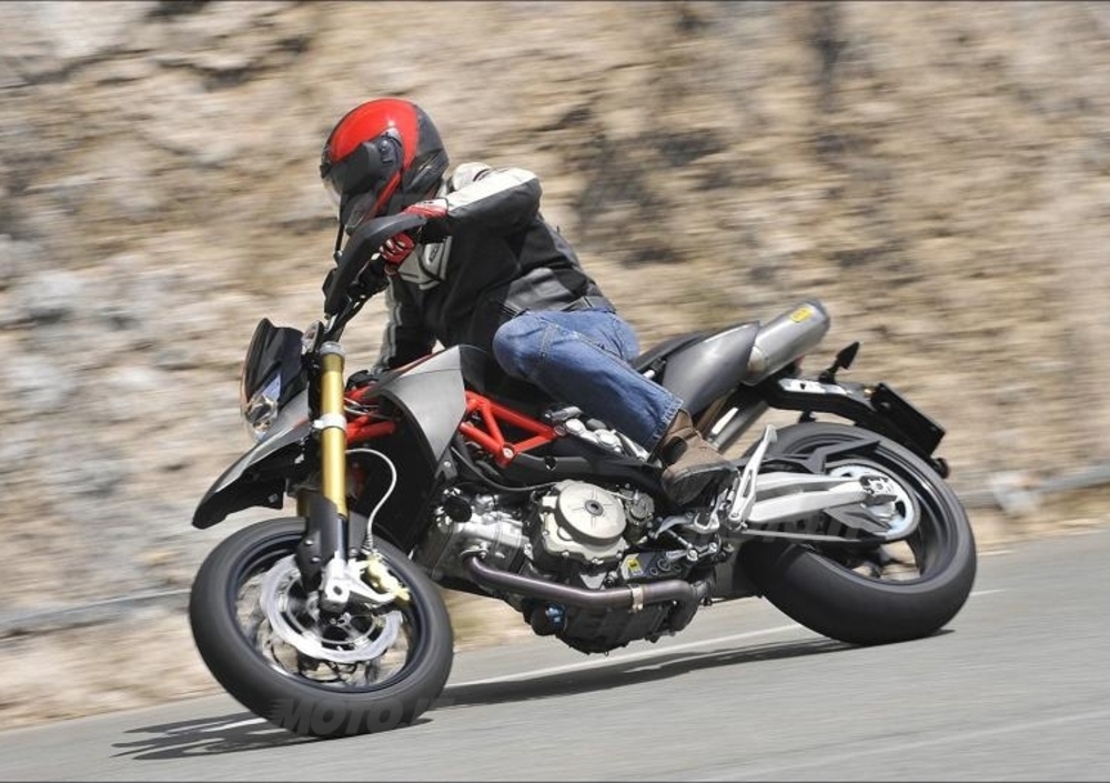 Prova Aprilia Dorsoduro Factory - Prove - Moto.it