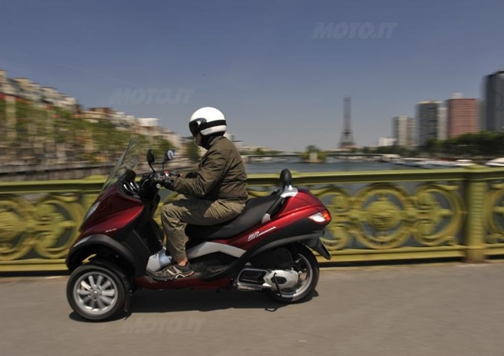 Prova Piaggio MP3 300 i.e. e Hybrid - Prove - Moto.it