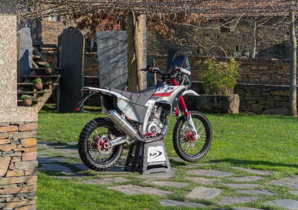 AJP PR7 650 Adventure (2017 - 18), prezzo e scheda tecnica - Moto.it