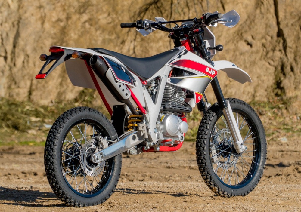 AJP PR3 Enduro Pro 240 (2019), prezzo e scheda tecnica - Moto.it