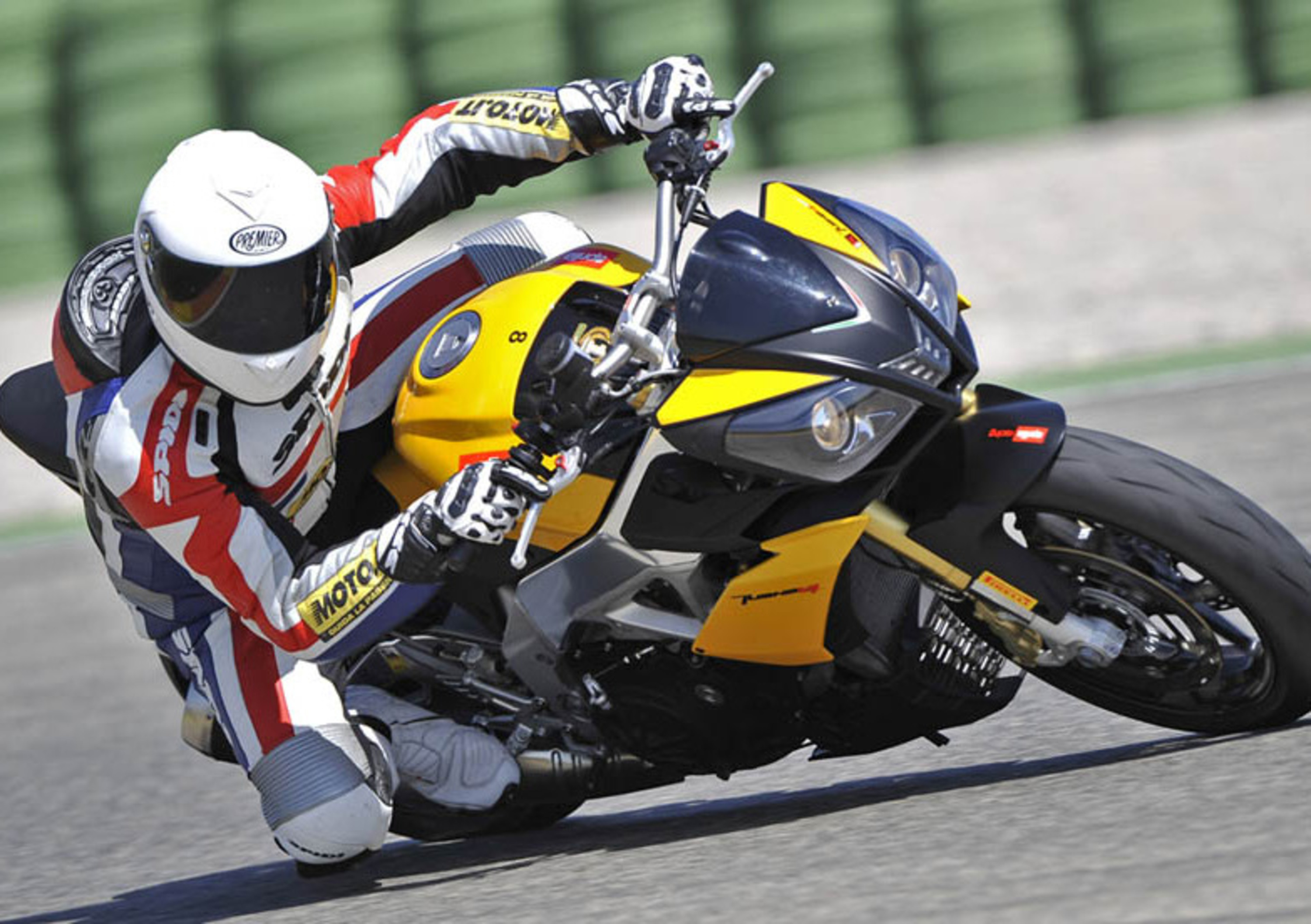 Prova Aprilia Tuono V4R - Prove - Moto.it