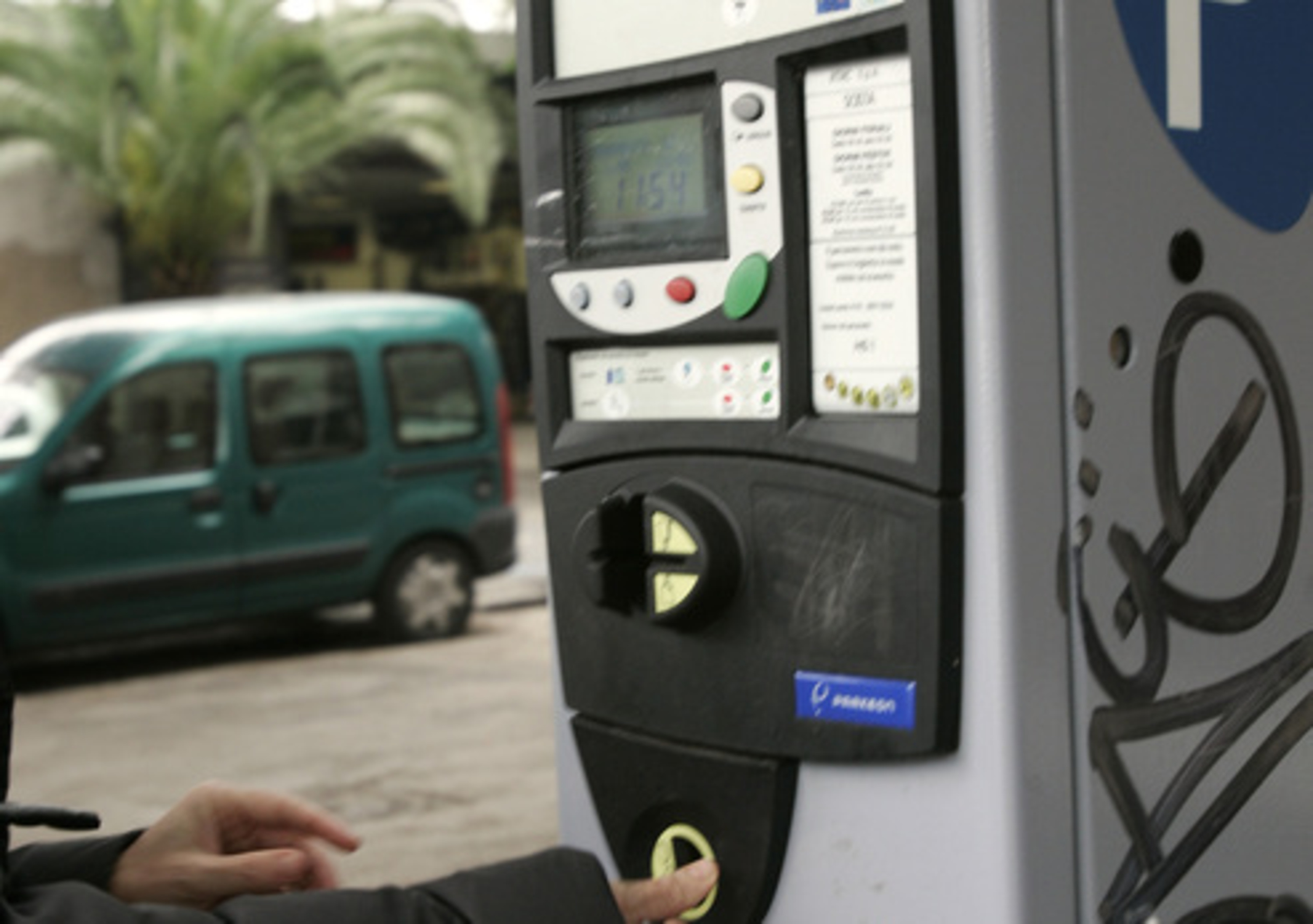 Napoli dice addio ai “grattini” per il parcheggio - News - Automoto.it