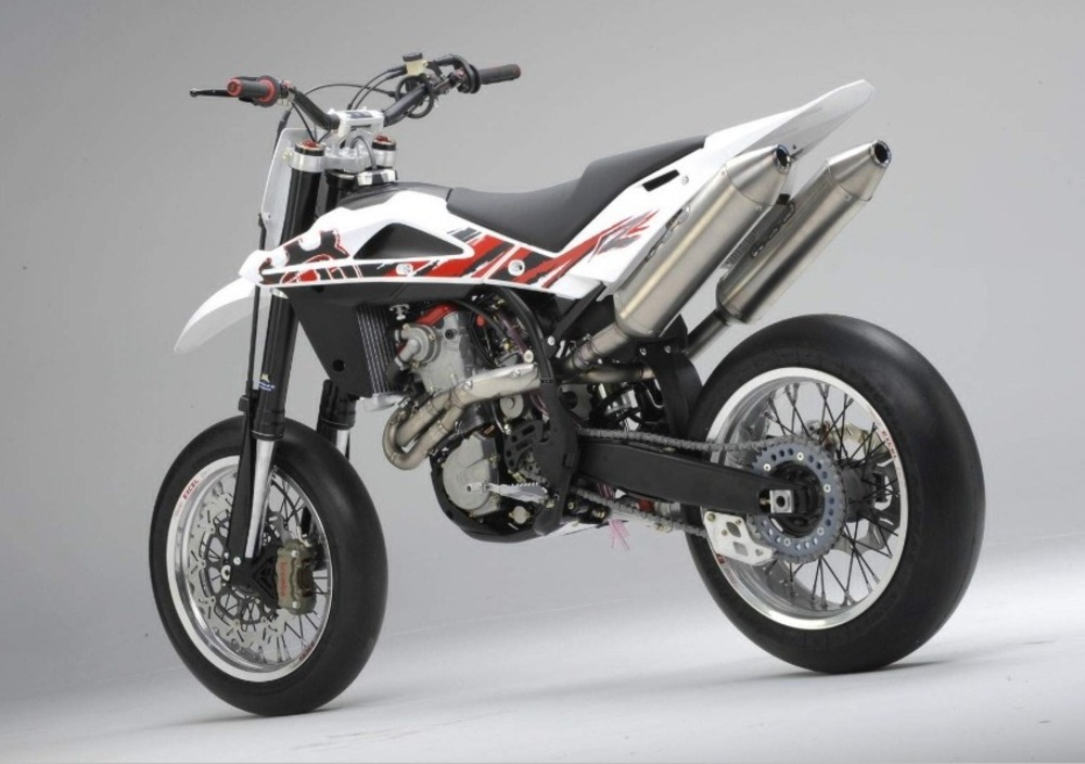 Husqvarna SM 450 RR (2009), prezzo e scheda tecnica - Moto.it