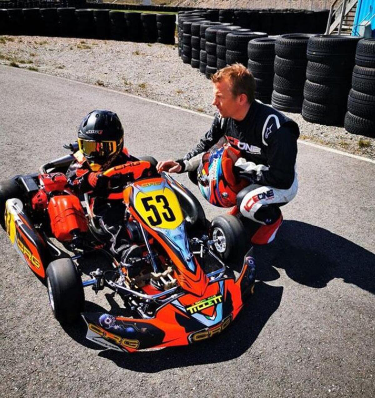 F1: Kimi Raikkonen, sfida sui kart con il piccolo Robin [Video ...