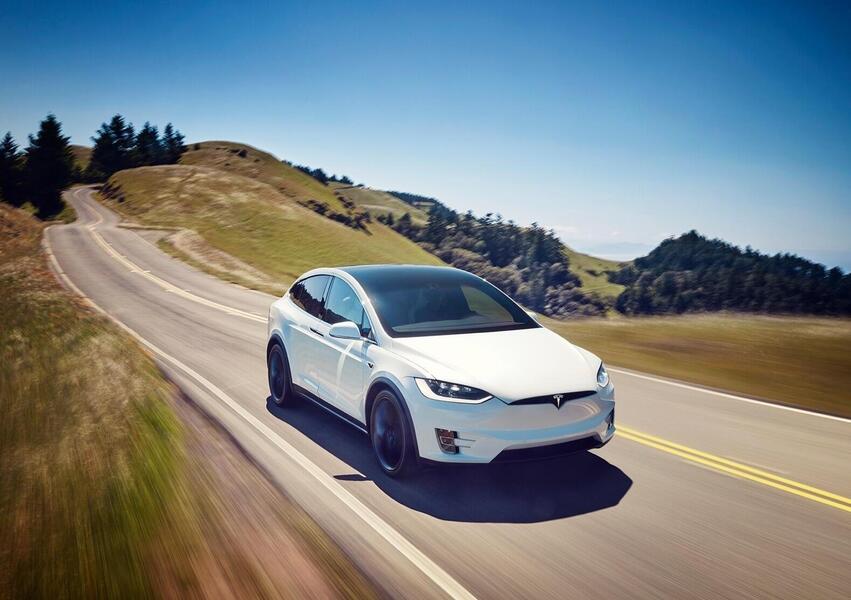 Tesla Model X - Catalogo e listino prezzi Tesla Model X - Automoto.it
