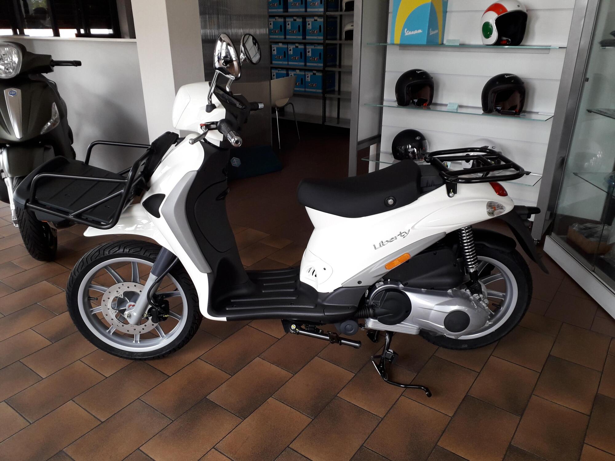 Piaggio Liberty 125 Delivery Cbs (2019 - 20), prezzo e scheda tecnica ...