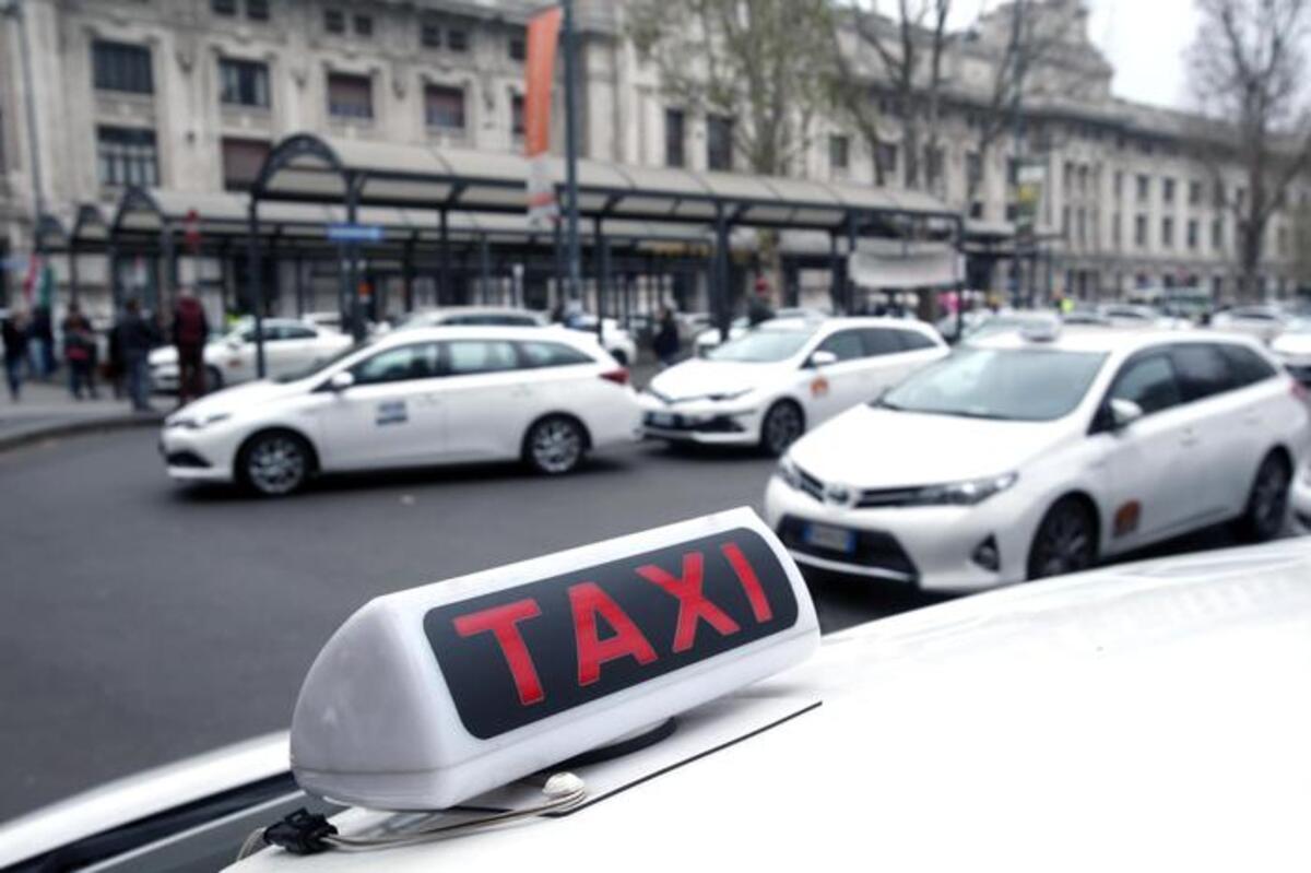 Milano: voucher taxi, servizio di successo - News - Automoto.it