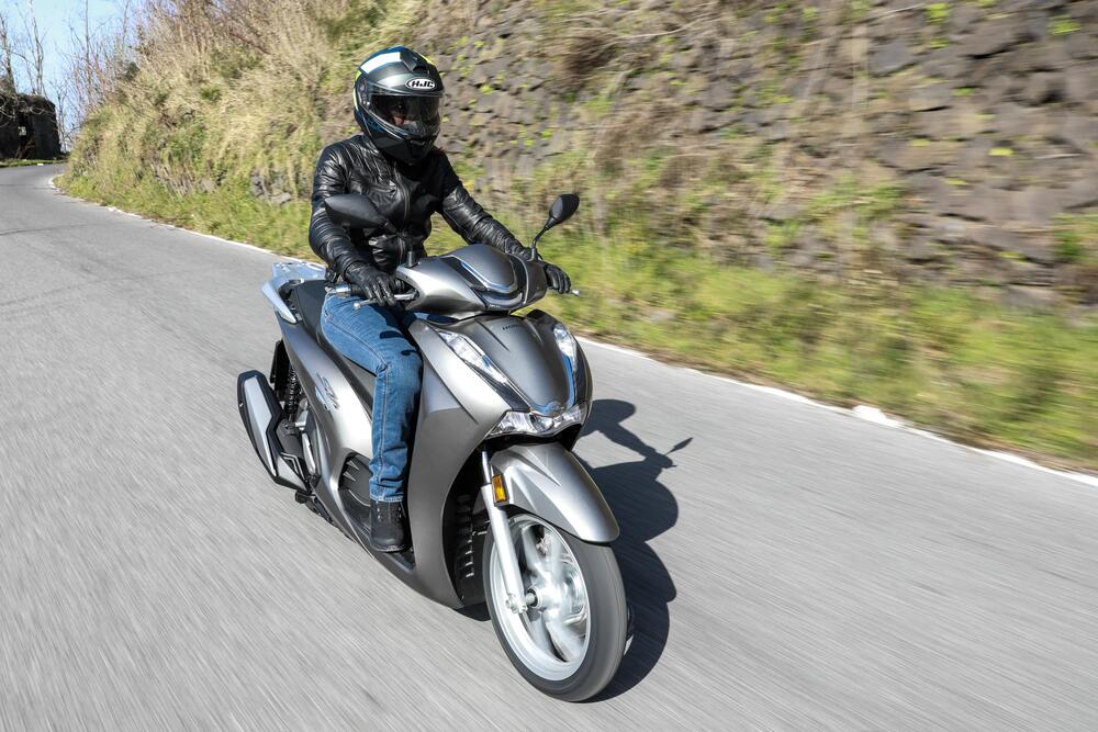Prova Honda SH 350i TEST: non solo urban - Prove - Moto.it