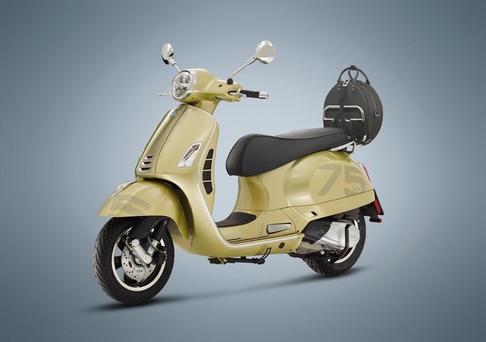 Vespa GTS 300 Supertech hpe 75th (2021), prezzo e scheda tecnica - Moto.it