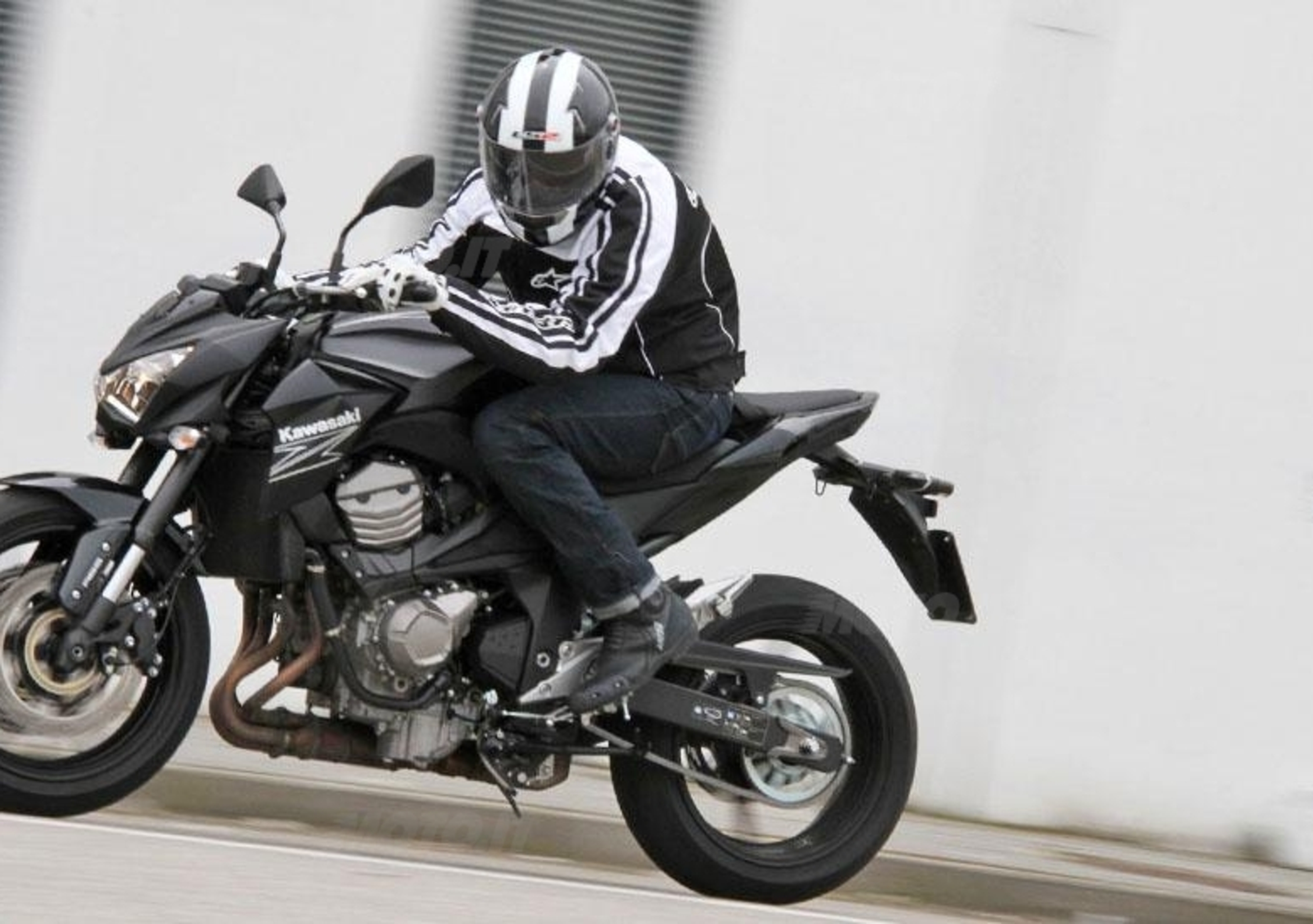 Prova Kawasaki Z800e ABS - Prove - Moto.it