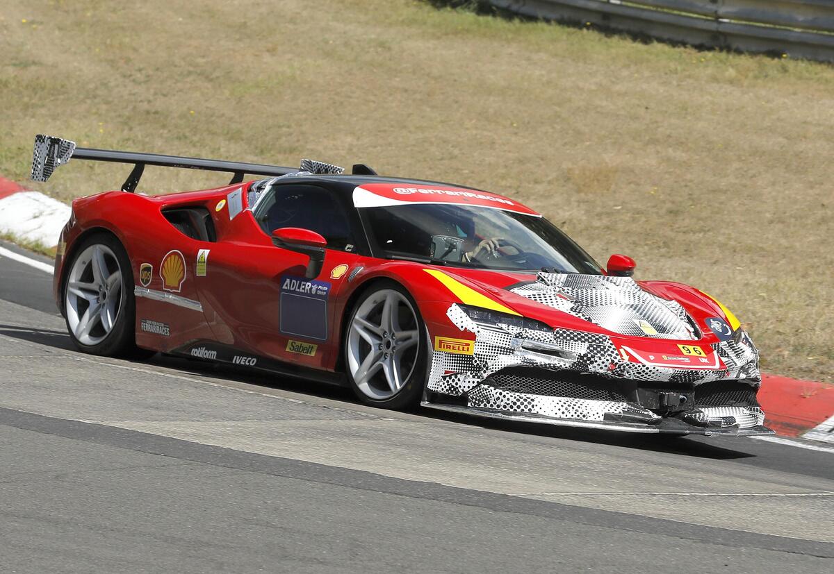 Ferrari SF90 Versione Speciale, le foto spia - News - Automoto.it