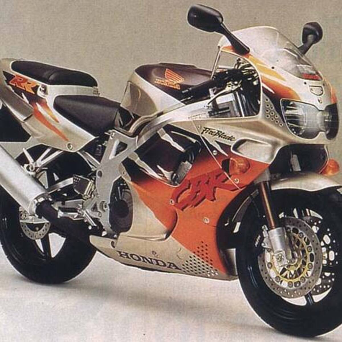 Le Strane di Moto.it: Honda CBR 900 RR - News - Moto.it