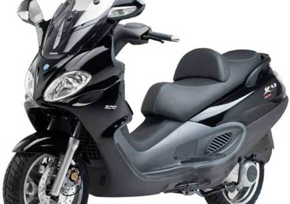 Piaggio X9 200 Evolution, prezzo e scheda tecnica - Moto.it