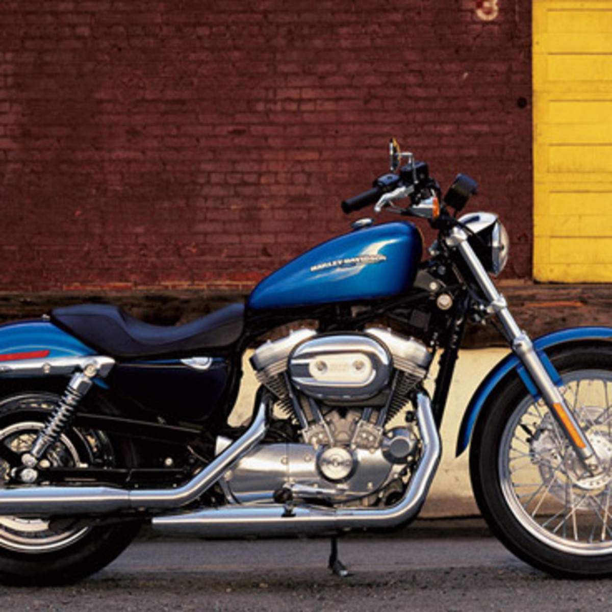 Nuova Harley-Davidson Sportster 883L, per chi ama viaggiare “in basso ...
