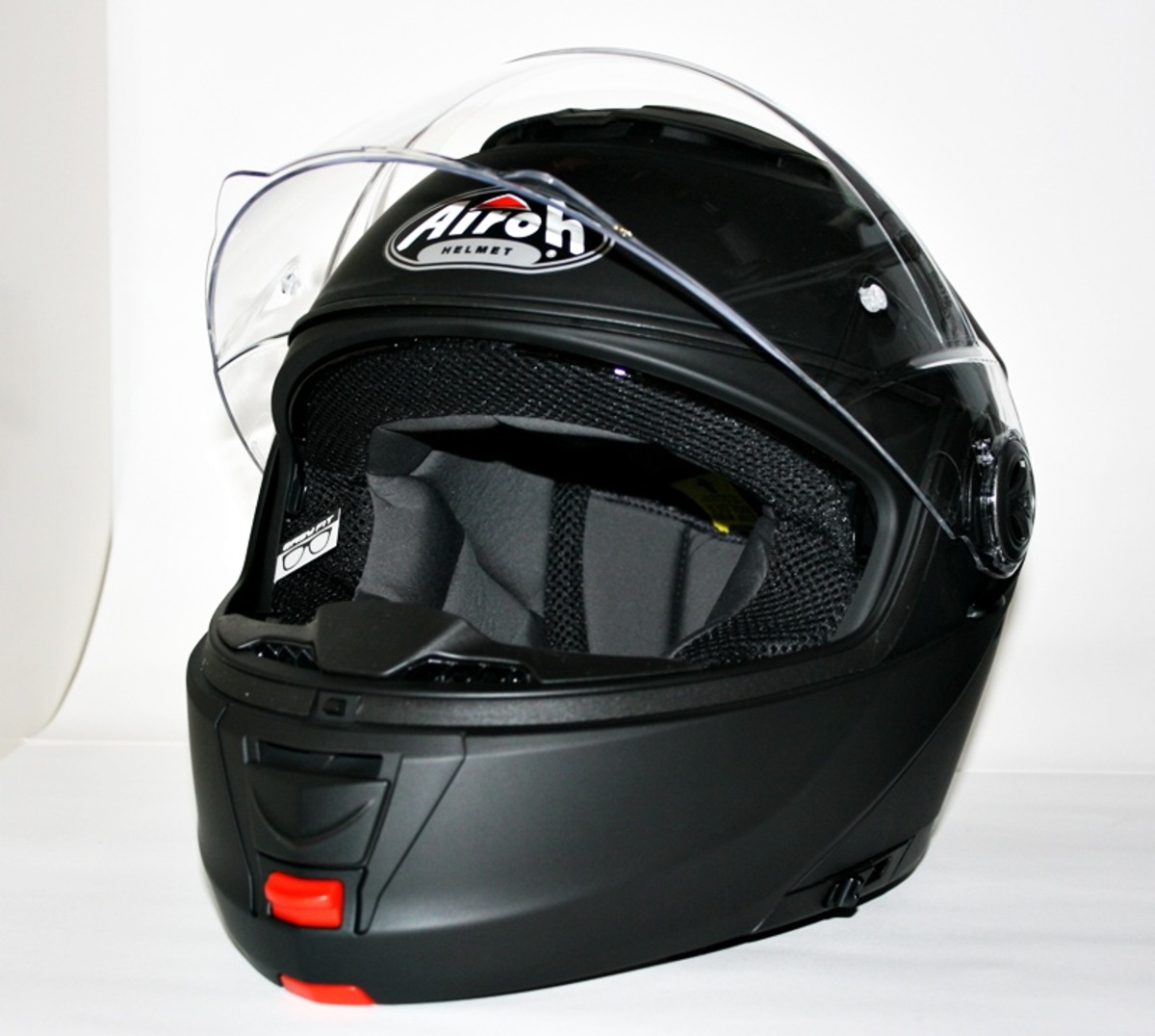 Test caschi: Airoh Phantom - News - Moto.it