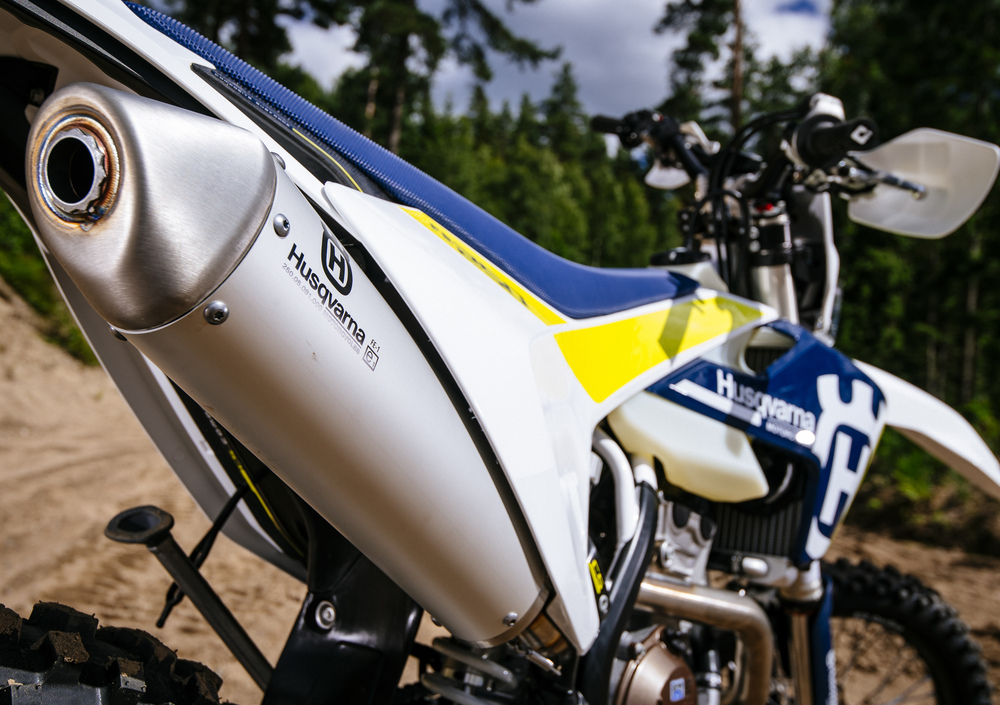 Husqvarna FE 250 (2017), prezzo e scheda tecnica - Moto.it