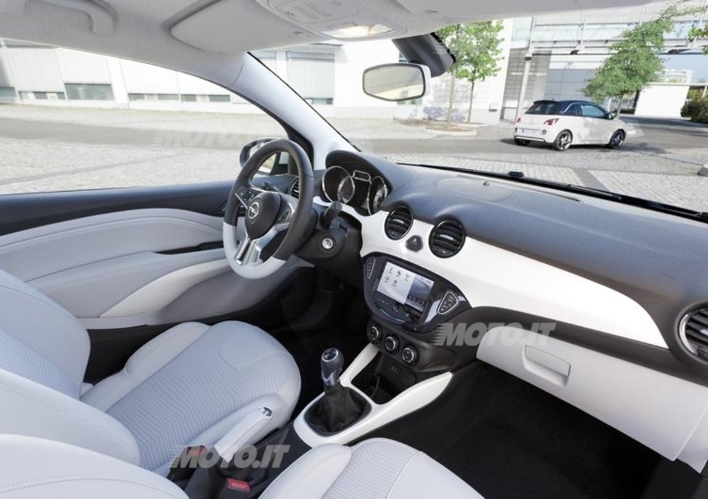 Opel Adam: premiato il design degli interni della city car tedesca ...