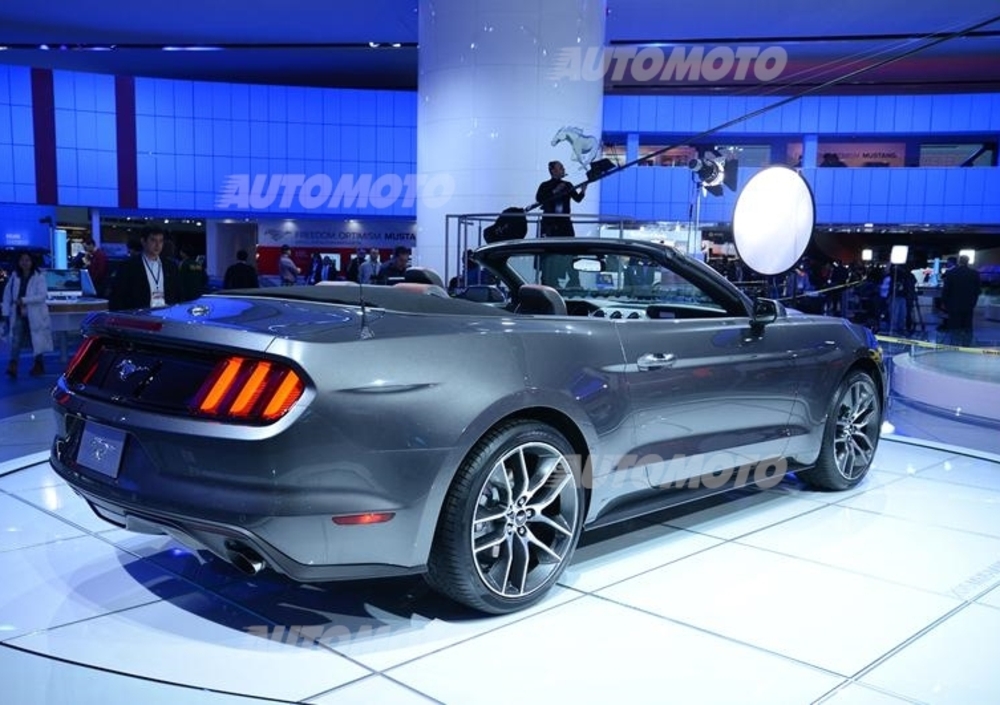 Nuova Ford Mustang Convertible: eccola a Detroit - News - Automoto.it
