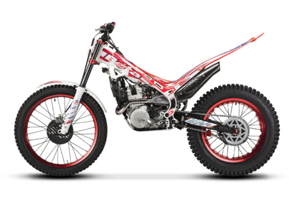 Betamotor Evo 300 4t Factory (2017), prezzo e scheda tecnica - Moto.it